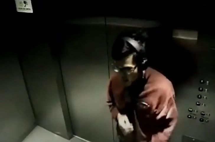 These People Were Caught On Elevator Cameras Doing The Weirdest Things ...