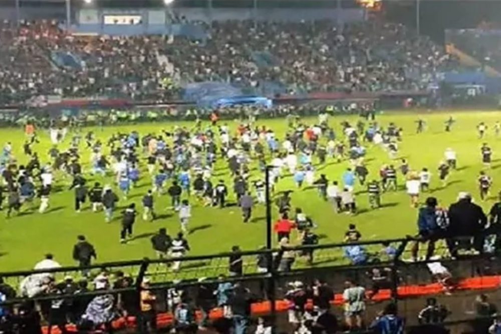 A Deadly Riot In A Football Match In Indonesia Leaves 125 People Dead ...